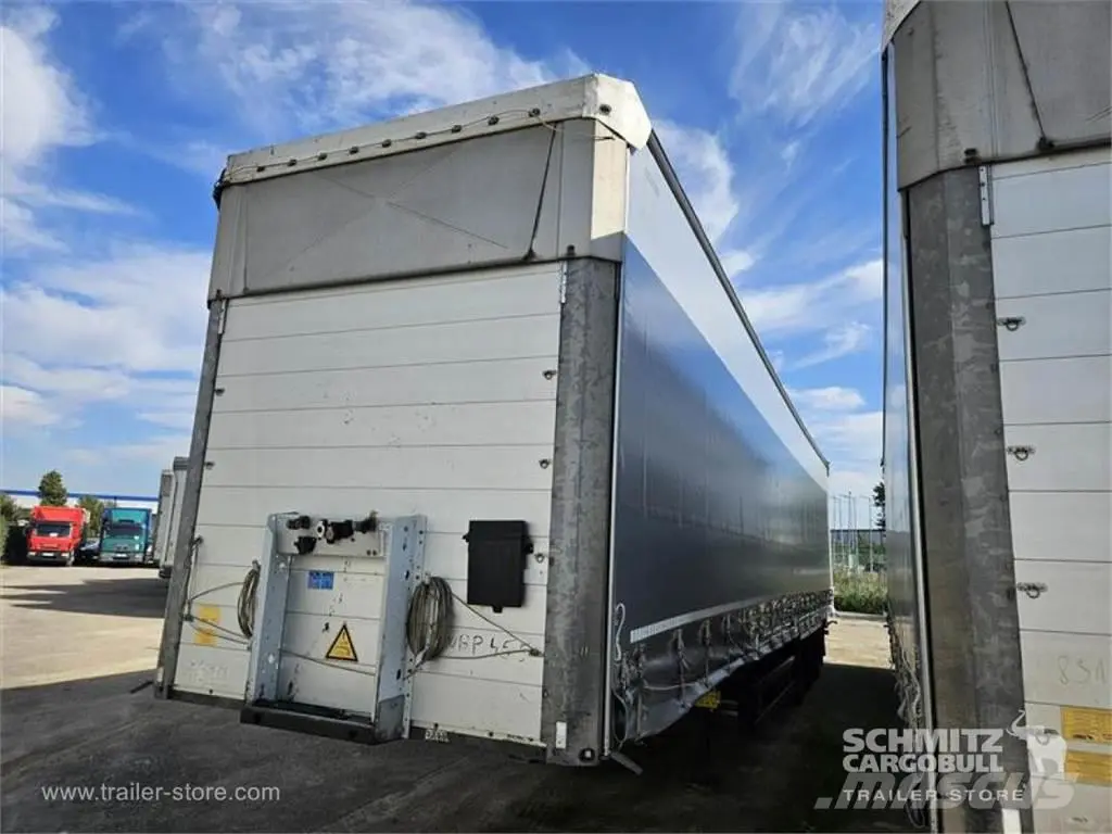 Schmitz Cargobull Curtainsider Mega