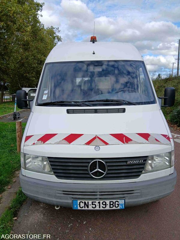 Prodaje se Mercedes-Benz SPRINTER minibus furgon na aukciji