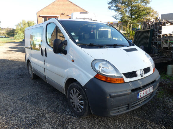 Prodaje se Renault Trafic minibus furgon na aukciji