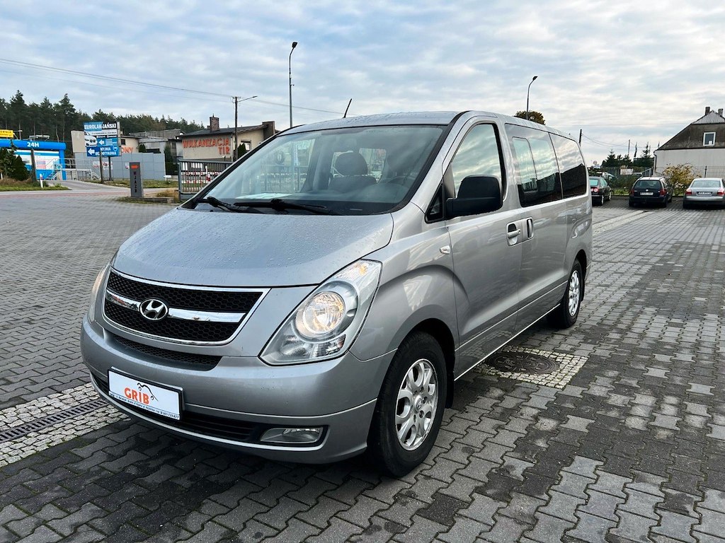 Hyundai H1 Long 8-sitze L2 Automatic putnički minibus