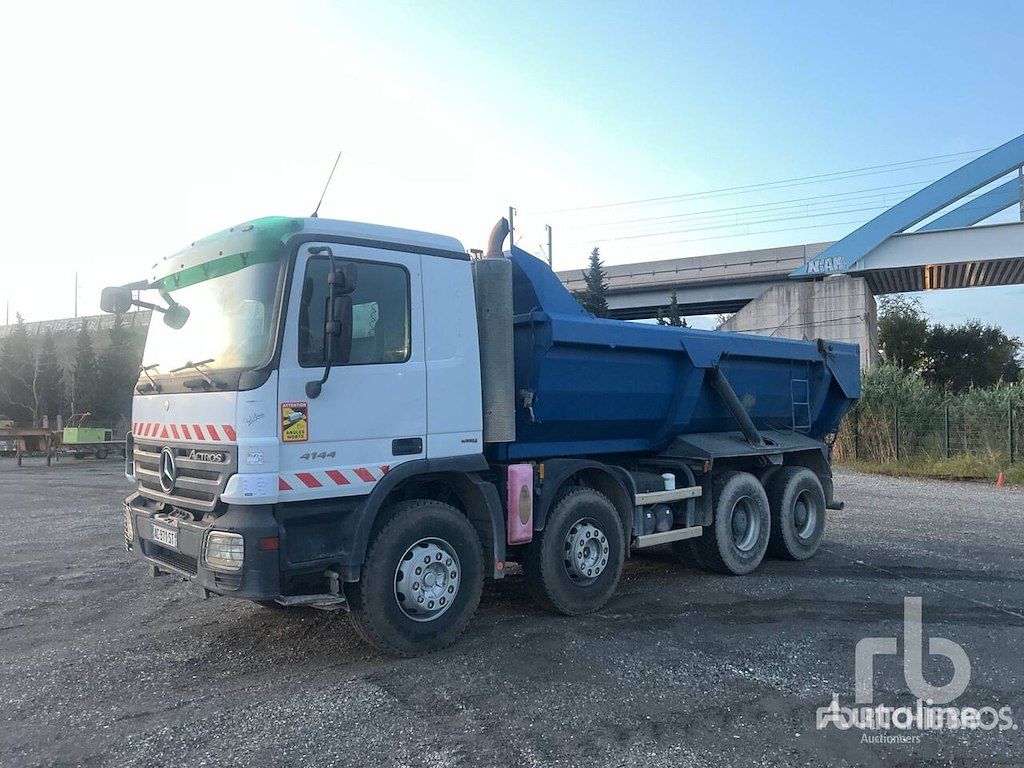 Prodaje se Mercedes-Benz ACTROS 4144 8x4 Camion Benne kiper na aukciji