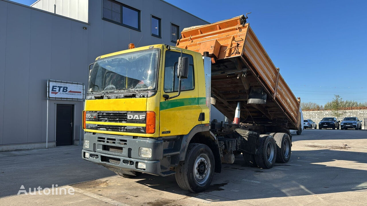 DAF 85 ATI 330 (BIG AXLE / STEEL SUSPENSION / MANUAL PUMP / EURO 2) kiper