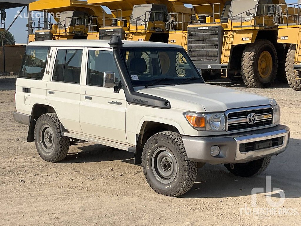 Prodaje se Toyota LAND CRUISER LX 76R 4x4 terenac na aukciji