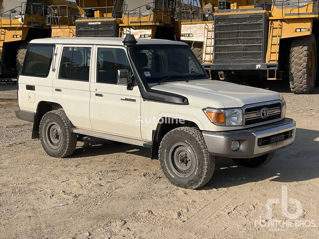 Prodaje se Toyota LAND CRUISER LX 76R 4x4 terenac na aukciji