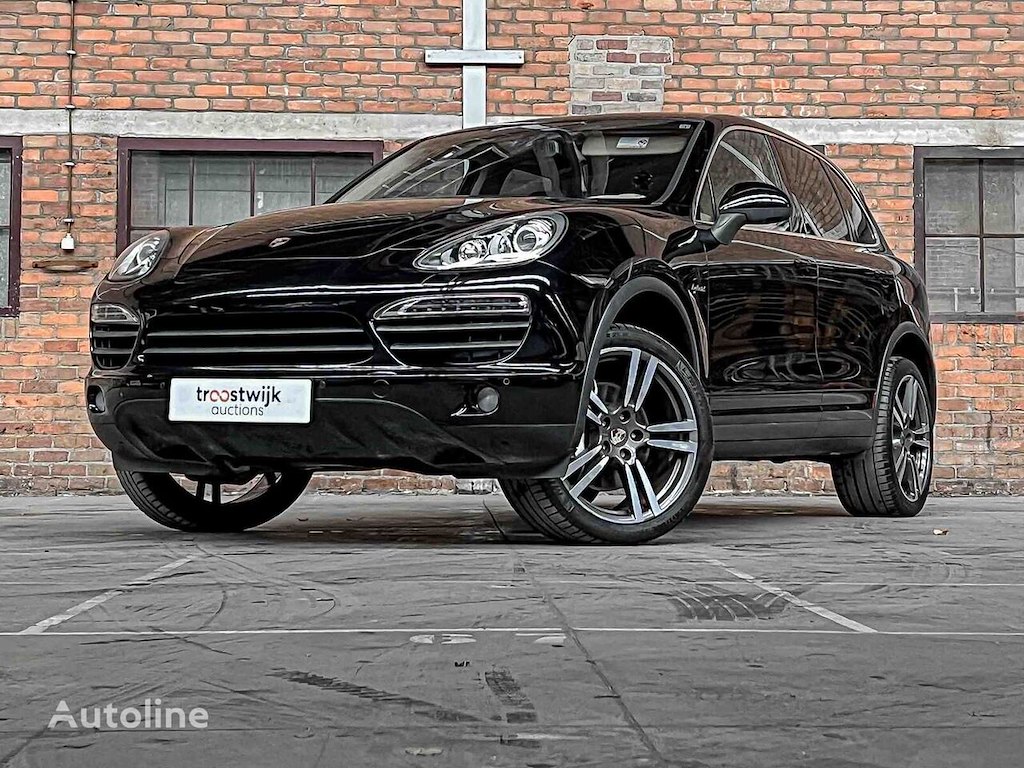 Prodaje se Porsche Cayenne S Hybrid krosover na aukciji