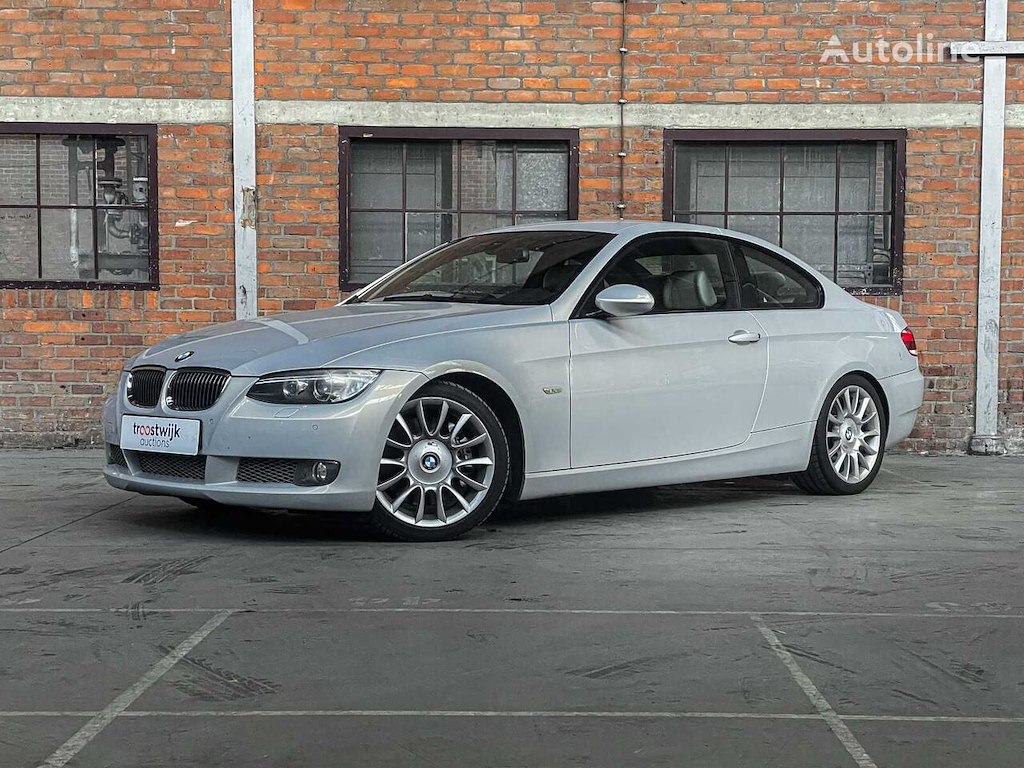 Prodaje se BMW 3-serie Coupé sedan na aukciji