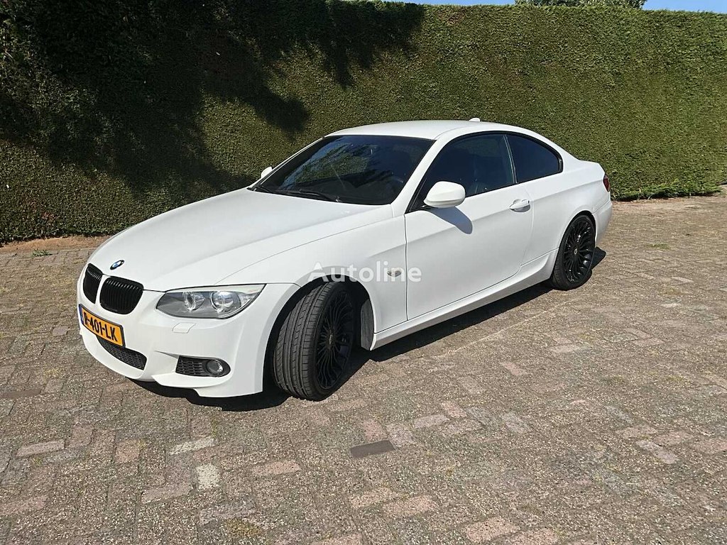 Prodaje se BMW 320i coupe High Executive kupe na aukciji