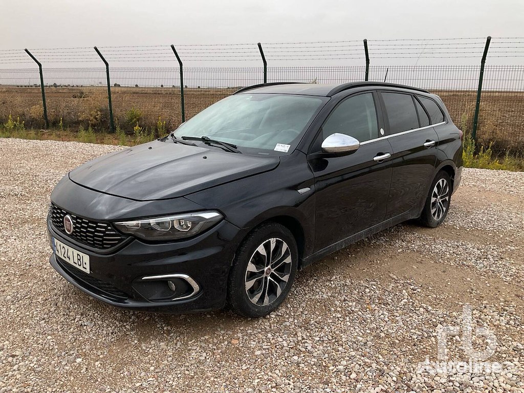 Prodaje se FIAT TIPO krosover na aukciji