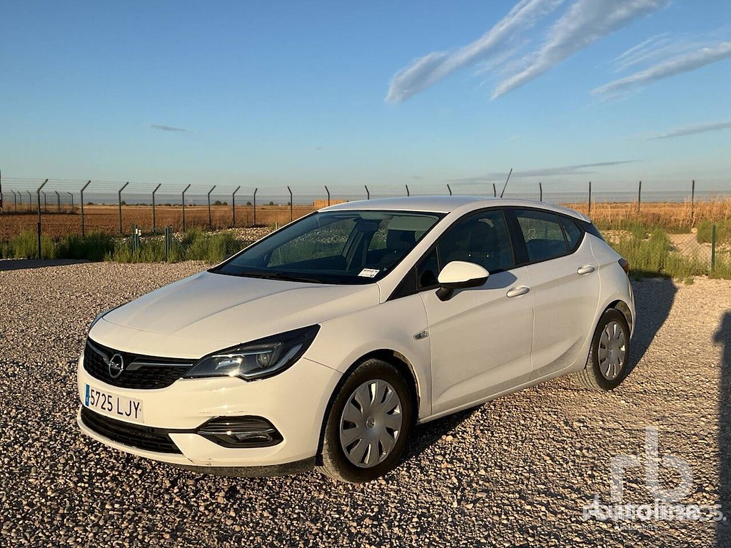 Prodaje se Opel ASTRA 1.5D krosover na aukciji