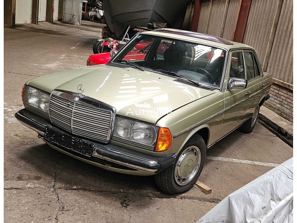 Prodaje se Mercedes-Benz (W123) sedan na aukciji