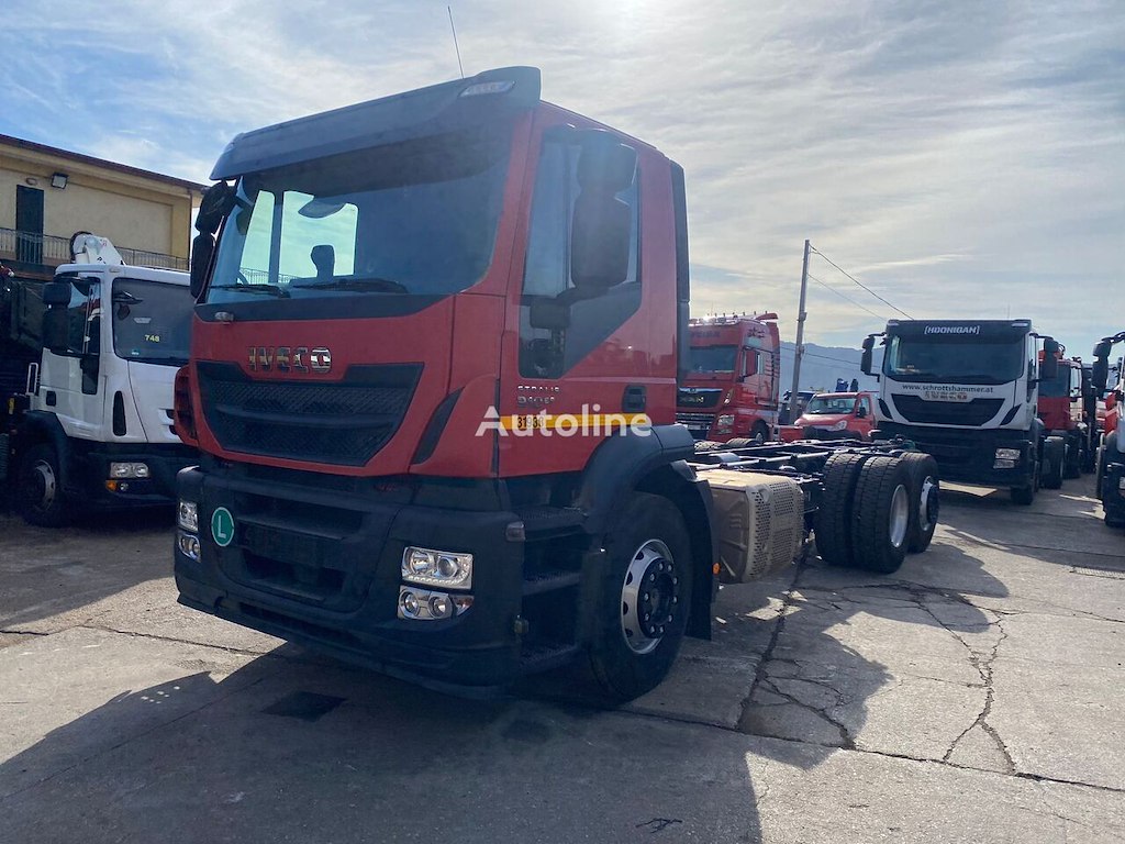 IVECO Stralis 260S31 kamion s ravnom platformom