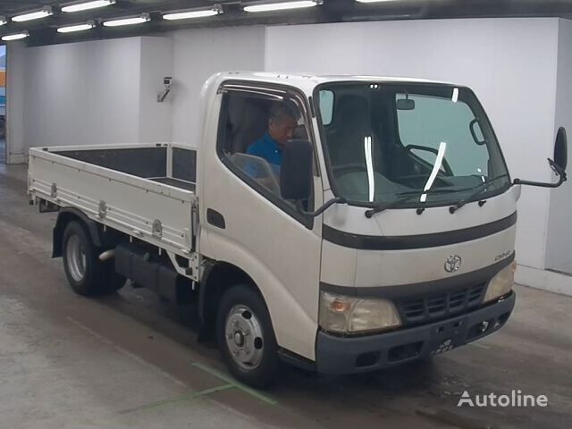 Toyota DYNA kamion s ravnom platformom