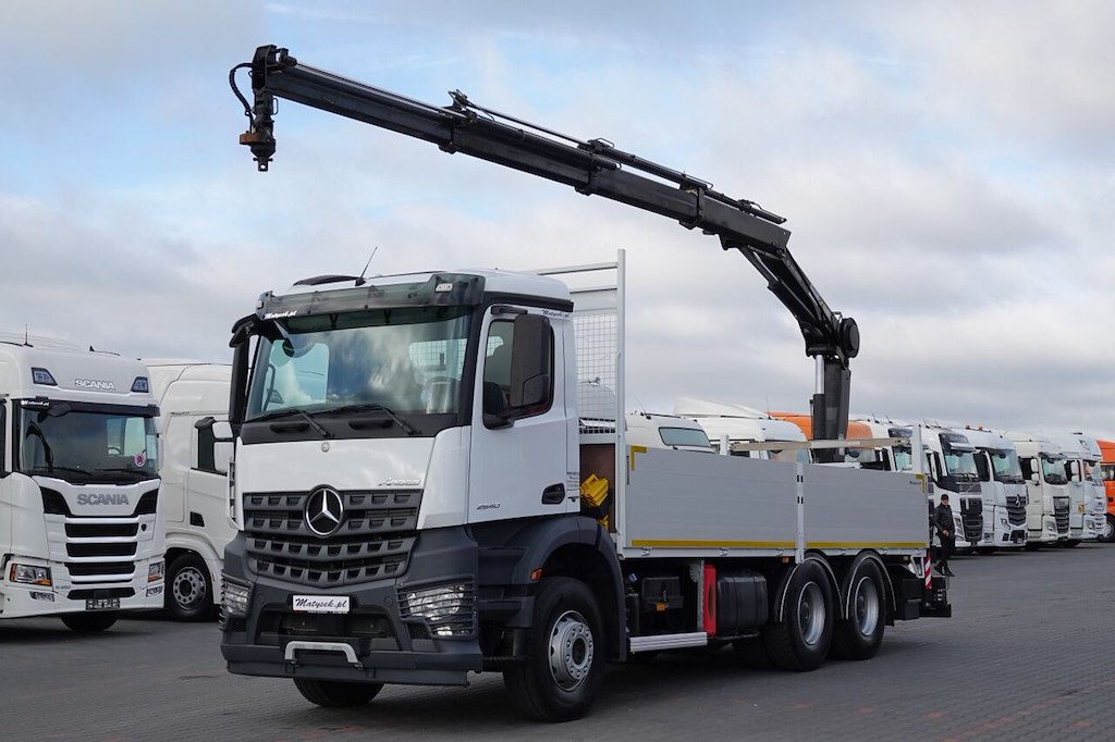 Mercedes-Benz AROCS 26 40 / 6x4 / SKRZYNIOWY - 6,2 M / HDS HIAB 144 -wysów 11 kamion s ravnom platformom