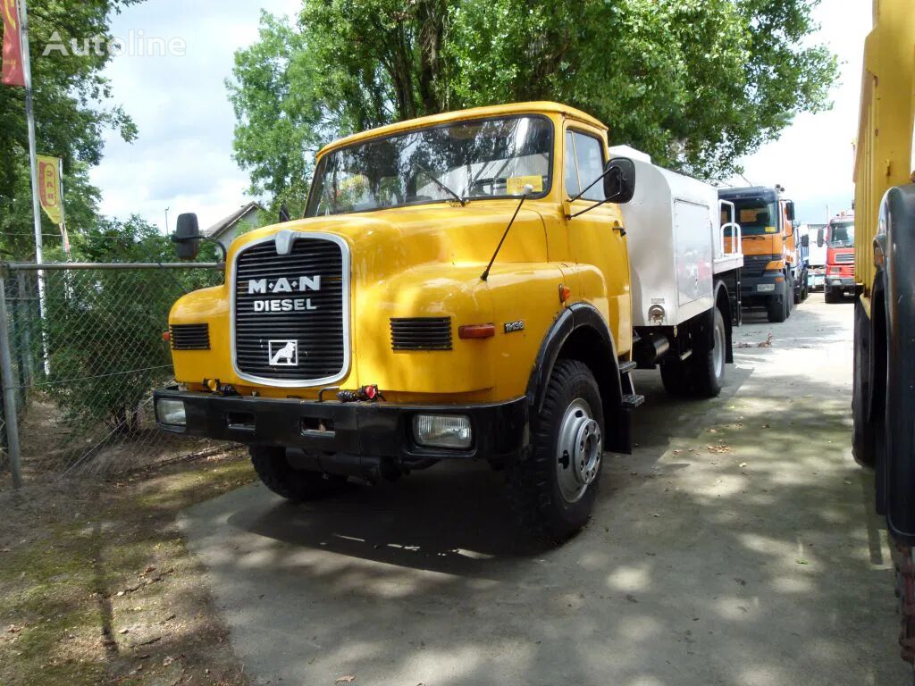 11.136 Fuel tanker - 4x4 kamion furgon