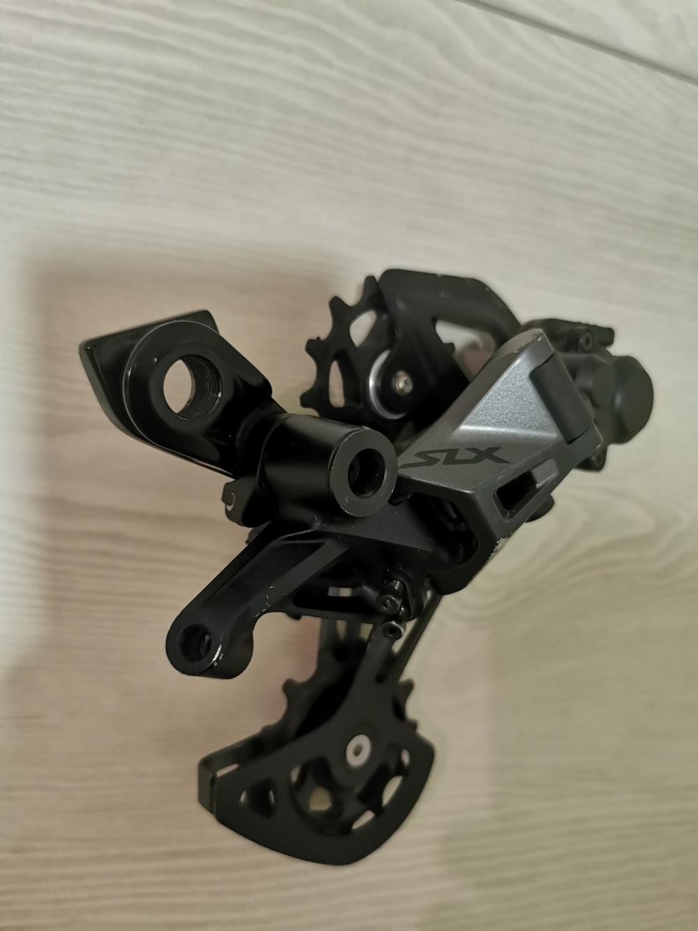 Zadnji menjač Shimano SLX RD-M7100