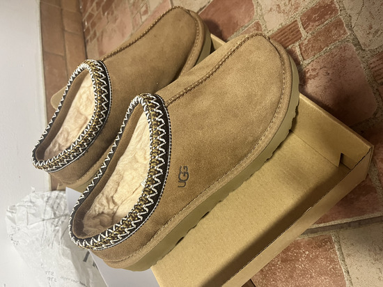 UGG tasman