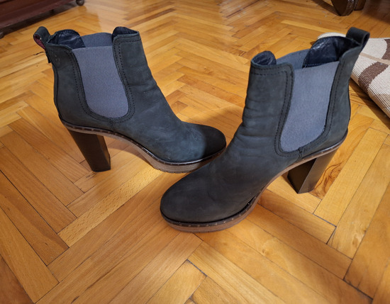 REZZ NOVO! Tommy Hilfiger br.40 ugg 25,5 cm