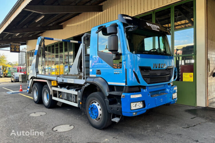 IVECO 260T36 Trakker. 6x4 kamion autopodizač kontejnera