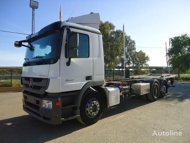 Mercedes-Benz ACTROS 25 32 kamion autopodizač kontejnera