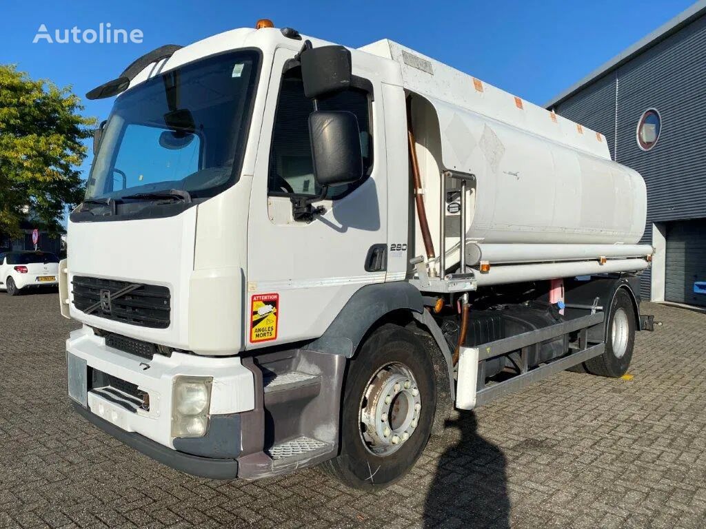 Volvo FL7-290 / 5 COMPARTIMENTS / 13000 LITER TOTAL / PUMP / AUTOMATIC autocisterna