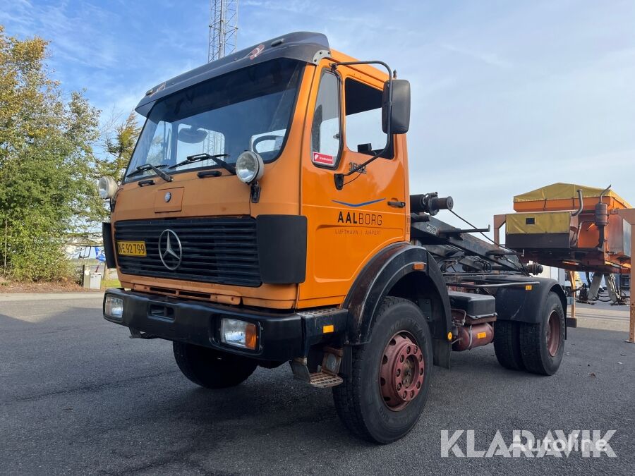 Prodaje se Mercedes-Benz 1617 kamion sa kukom za podizanje tereta na aukciji