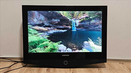 Samsung 32"81cm lcd kao nov garancija