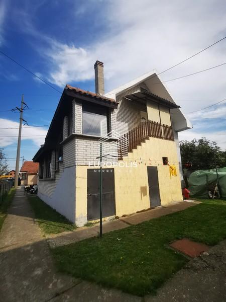 Batajnica, Zemun ID#6442 220.000 €