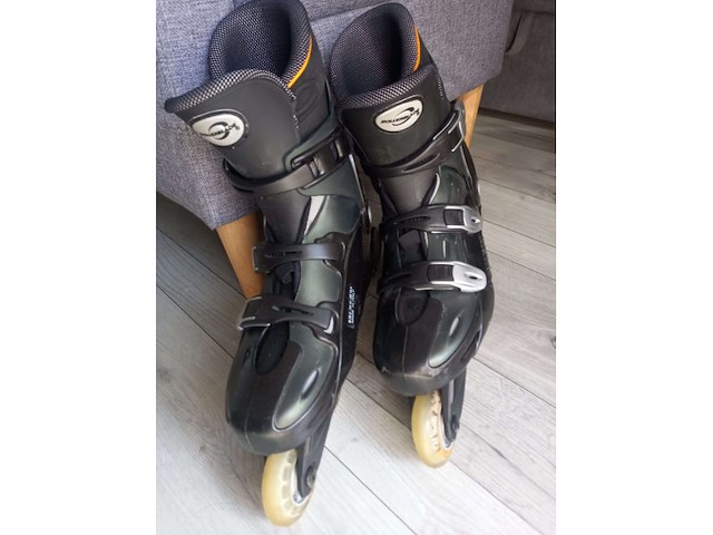 Rollerblade roleri br. 44