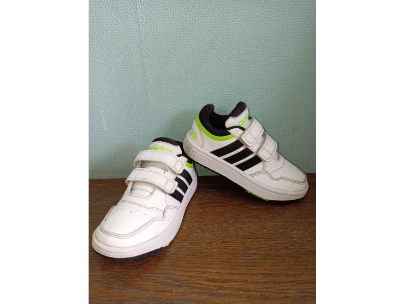 patike adidas br. 28/17,5cm.