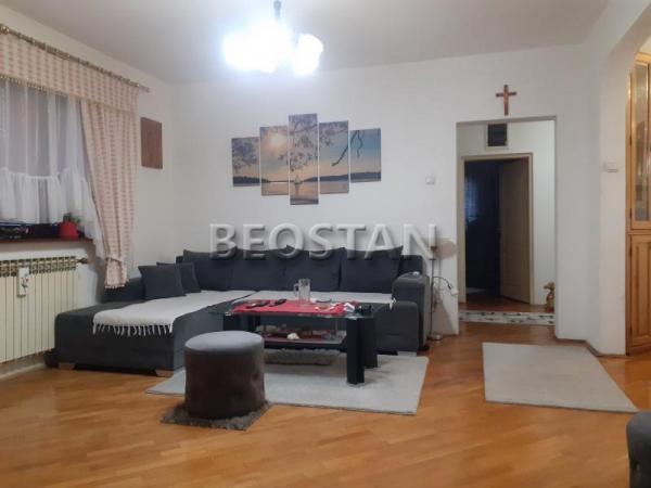 Trosoban stan za izdavanje, 95m2, 600€