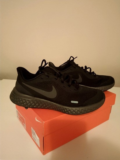 **NIKE REVOLUTION 5 W**