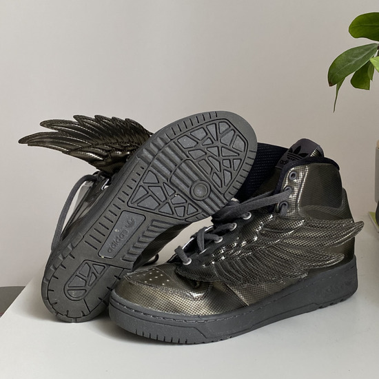 Jeremy Scott ADIDAS sa krilima