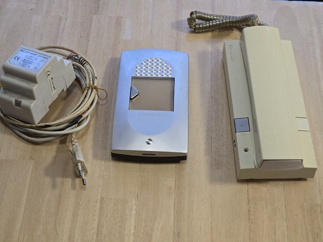 Interfon Comelit 2602 + 3551 + trafo komplet