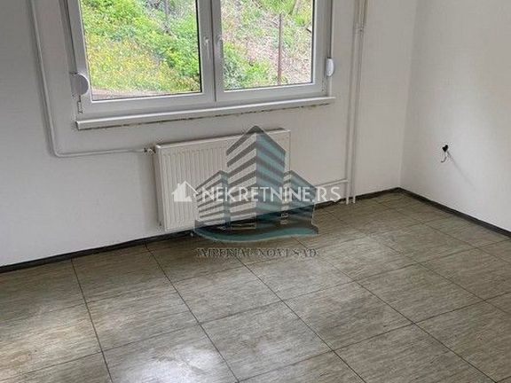 POSLOVNA ZGRADA 927m² NOVI SAD RAKOVAC