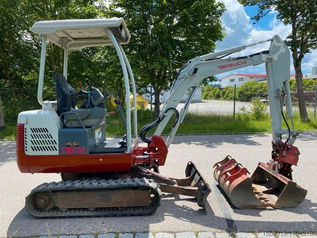 Mini bageri
TAKEUCHI **TB 016**