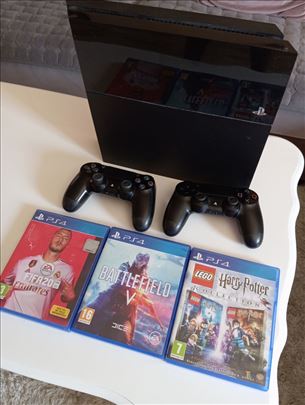 Sony Playstation 4 PS4 kao nov sa 2 dzojstika