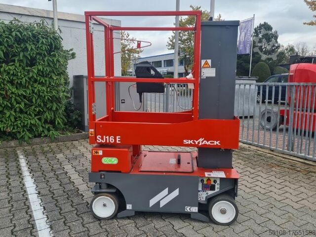 Teleskopska radna platforma
Skyjack SJ 16