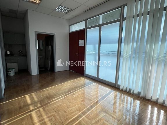 LOKAL NOVI SAD, 133900€