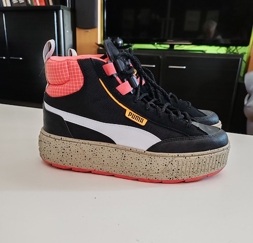 **NOVE PUMA, PREUDOBNE**