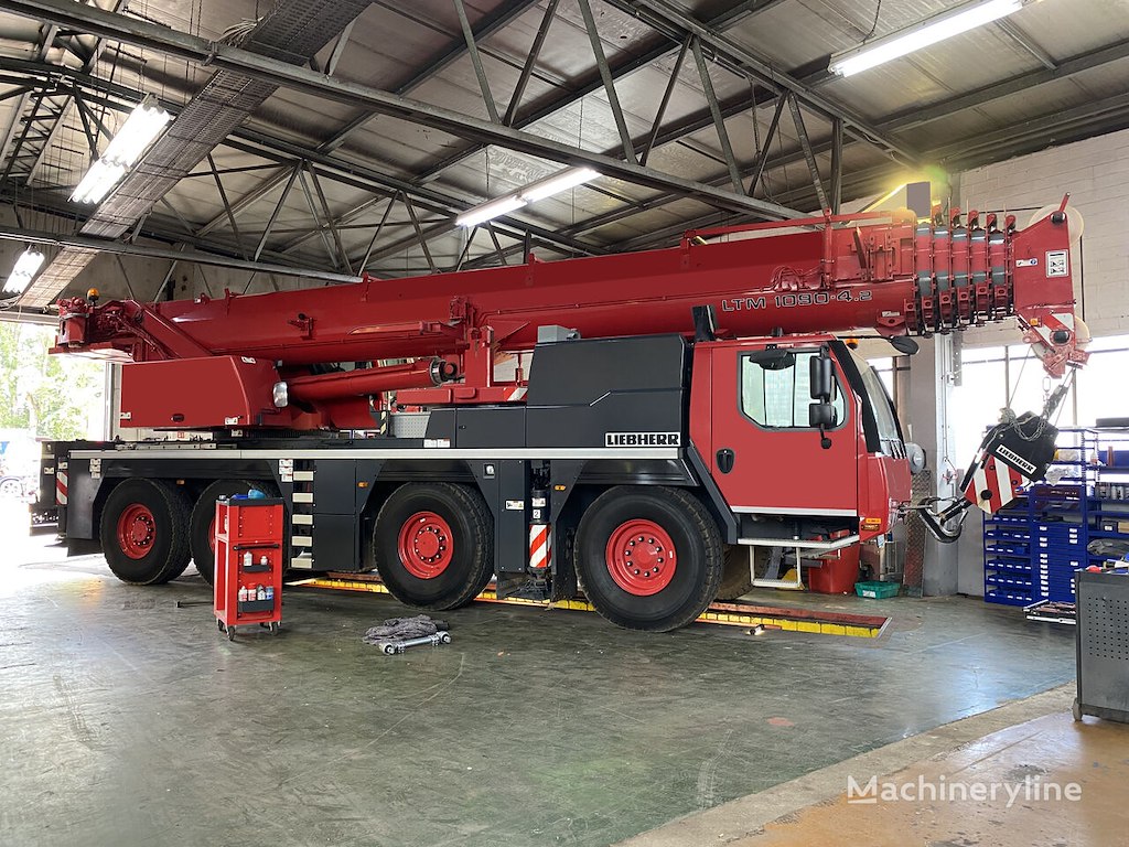 Liebherr LTM1090-4.2 pokretna dizalica