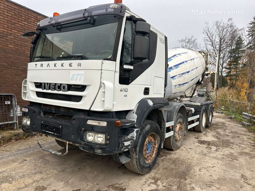 Prodaje se Saraka na šasiji IVECO Trakker kamion s mešalicom za beton na aukciji