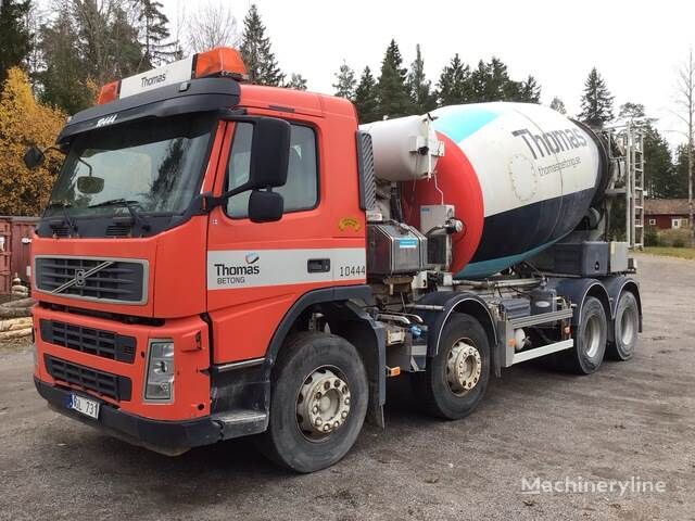 Intermix na šasiji Volvo FM400 kamion s mešalicom za beton