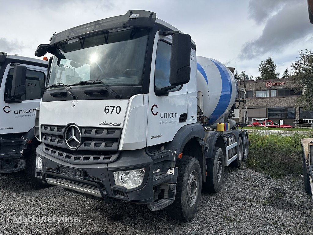 Armec na šasiji Mercedes-Benz Arocs 3240 kamion s mešalicom za beton