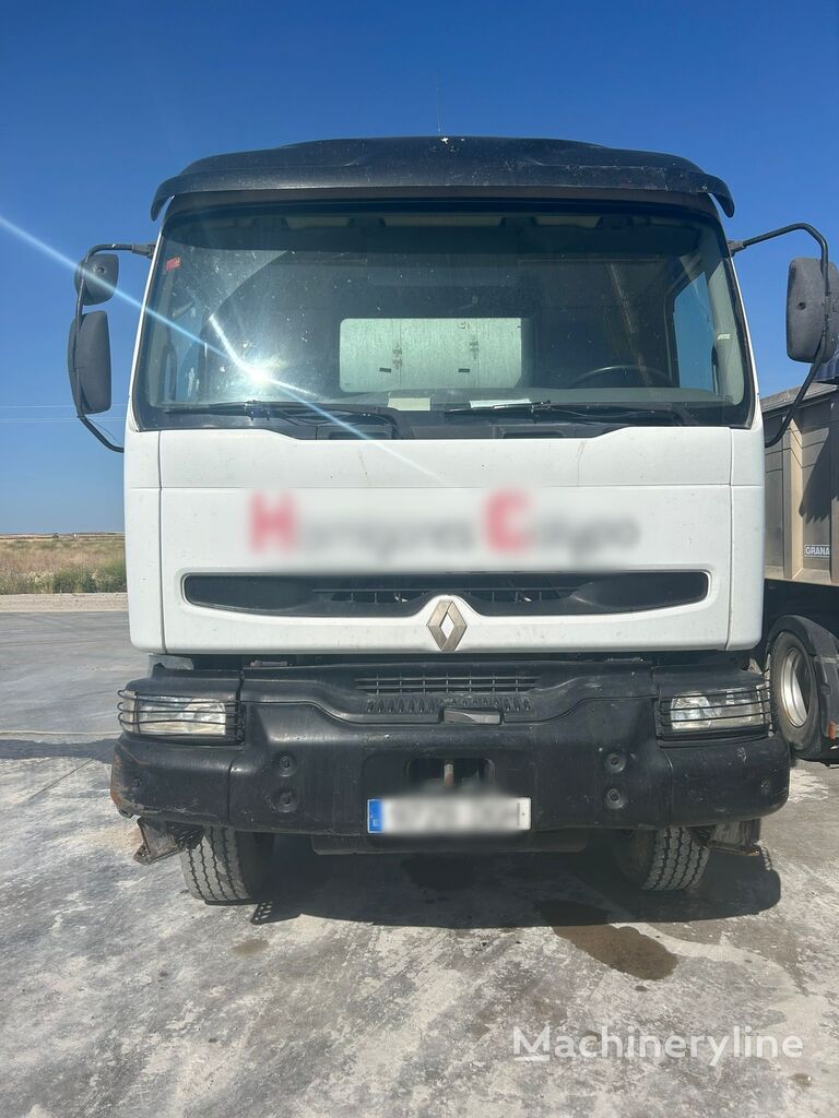 Renault 370.32 kamion s mešalicom za beton