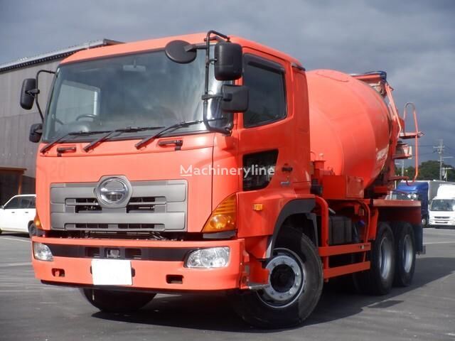 Hino Profia kamion s mešalicom za beton