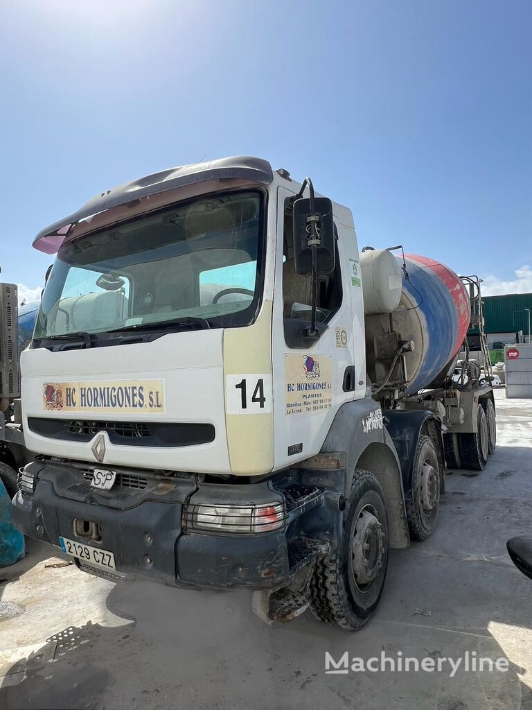 Renault Premium kamion s mešalicom za beton