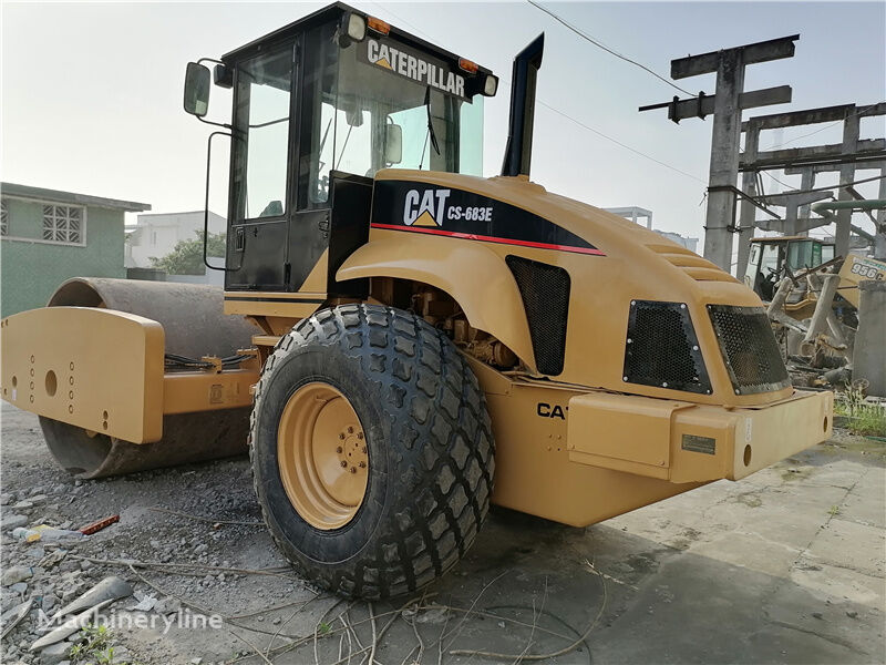 Caterpillar CS683E valjak za asfalt