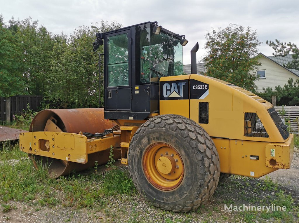 Caterpillar CS533E kompaktor s jednim valjkom