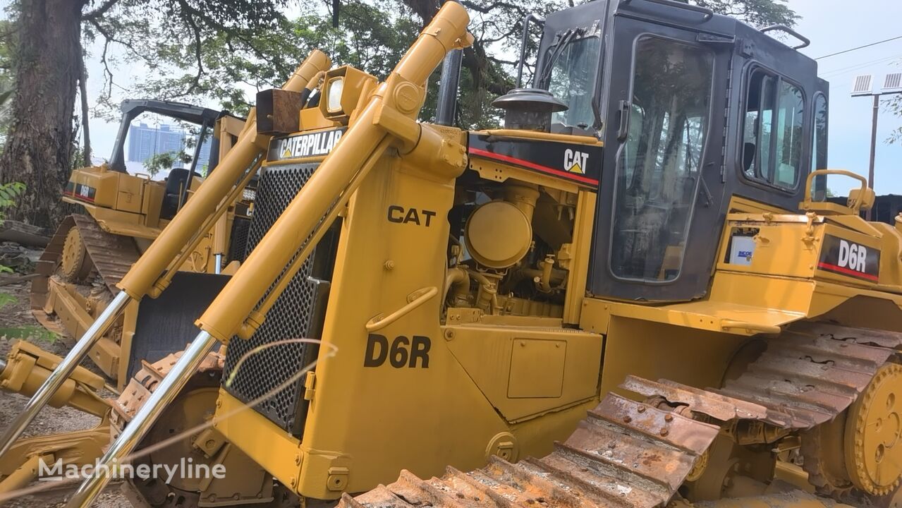 Caterpillar D6R buldožer