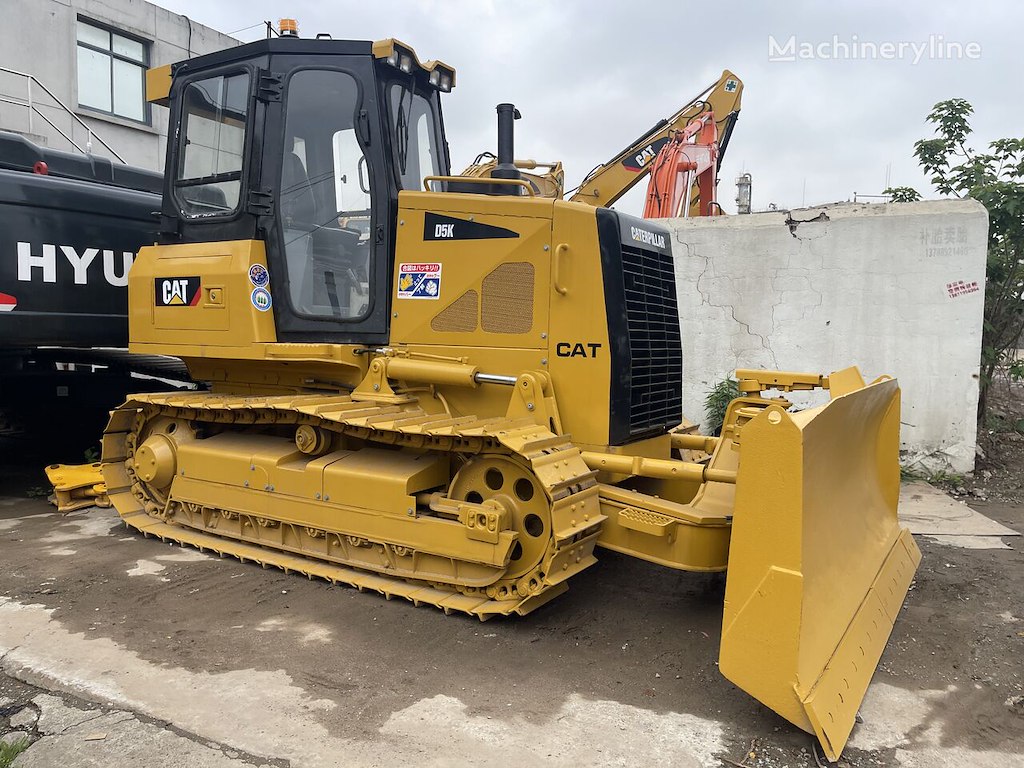 Caterpillar D5K buldožer